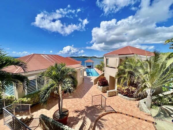 Oceanfront Cottage With Pool - Saint Thomas