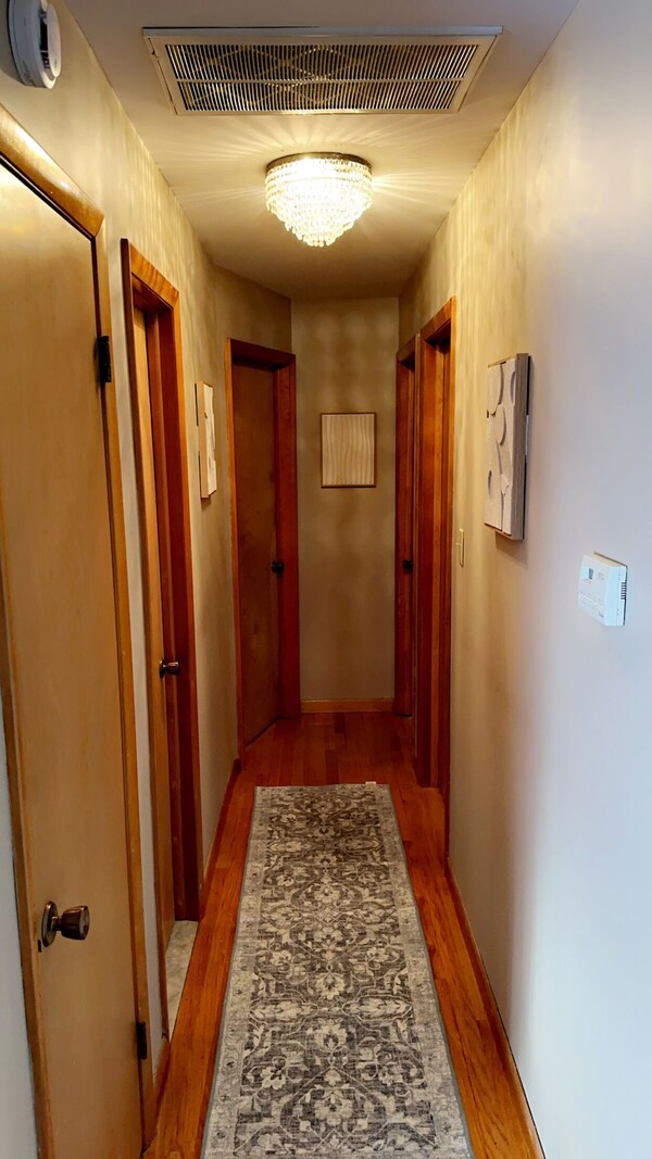 Charming 3-bedroom House With Wifi And Ac In Serene Albany - Albany, NY