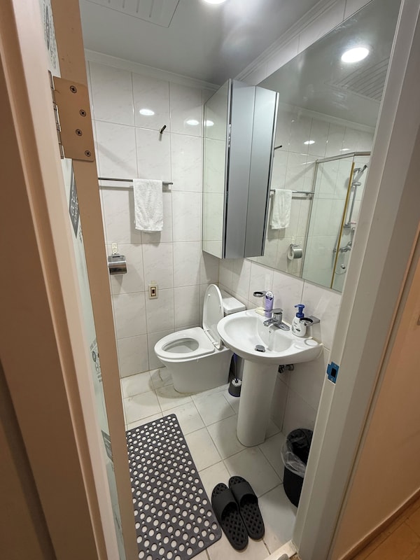 Charming 1-bedroom Apartment With Wifi, Netflix. Near By Incheon Airport, - Incheon