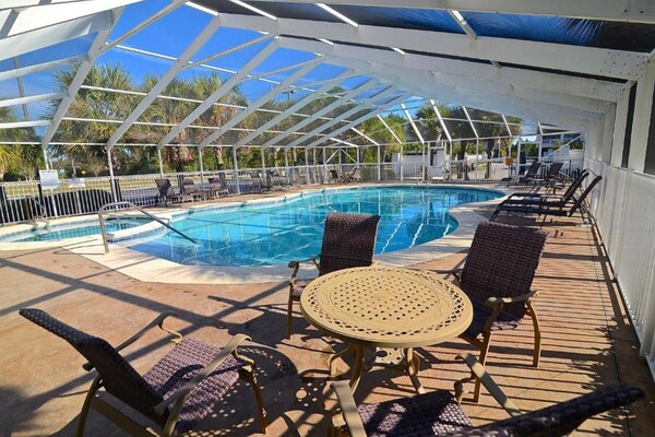 Boat Slip - Pool- Screened Balcony- Water Front. 30 Day Minimum Stay. - Gulf Shores Beach