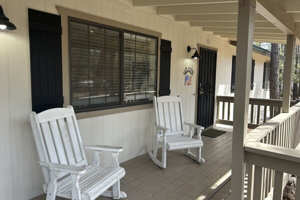 Cozy Cabin With Patio & Deck - Close To Trails, Lakes, & Skiing - Dog Friendly - Pinetop-Lakeside, AZ
