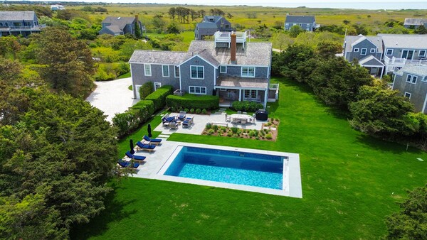 Spacious 6-bedroom House W/ Pool - Walk To Beach! - Nantucket, MA