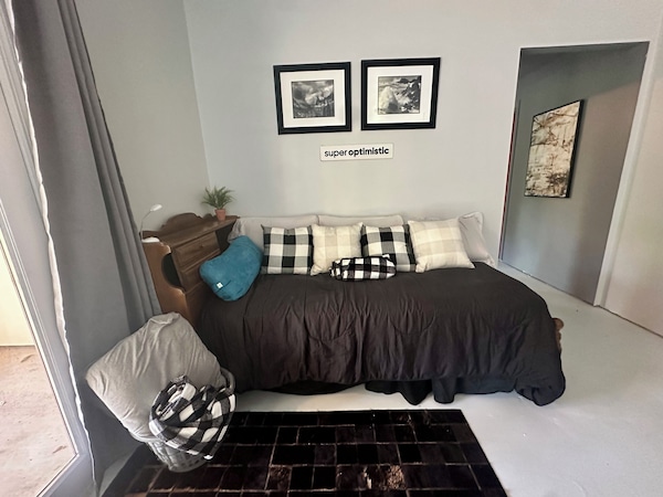 Lake Front Bed & Breakfast - Hickory, NC