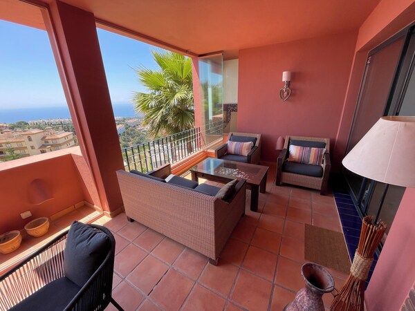3-bedroom Vista Apartment - Marbella