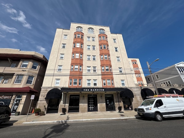 Sunny, Cozy Studio With Ocean Views In The Heart Of Ocean City Nj! - Ocean City, NJ