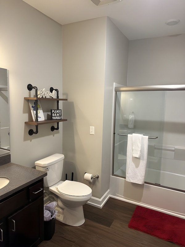 Perfect Location!  Cozy 2-bdrm Condo W/ Ample Living Space Right Off Of Mass St - Lawrence, KS