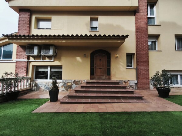 Luxury Villa In Vallromanes - Nature, Pool, Views, Close To Barcelona & Beach. - El Masnou