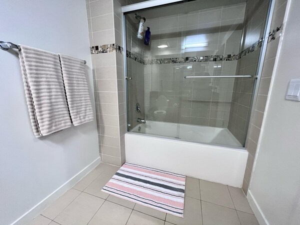 Cozy 1-bedroom Santa Monica - Venice Beach, CA