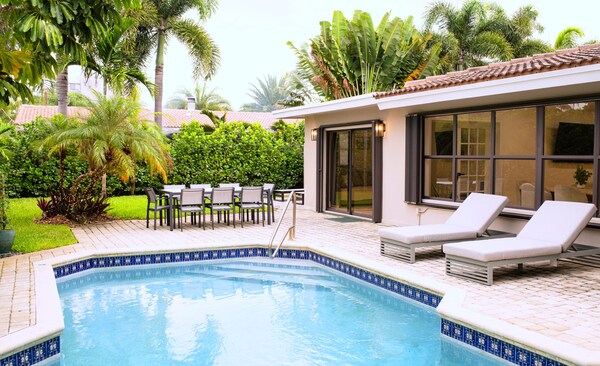 Thalas Fort Lauderdale - Modern 3 Bedroom Vacation Home With Pool - Sunrise, FL