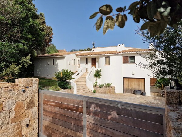 Villa Ohana, Residence With Swimming Pool. Marina Di Fiori. Center And Beach Within Walking Distance. - Corse-du-Sud