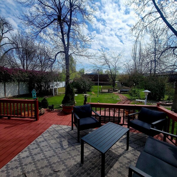 The Heavenly Retreat, Beautiful Home, Yard, & Deck - Rapid City, SD
