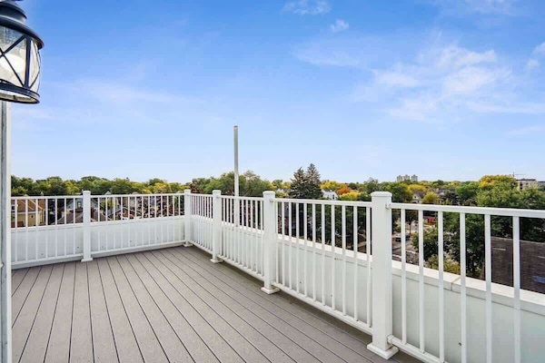 Luxury 4br\/5ba Home W\/ Rooftop & Downtown Views - Minneapolis