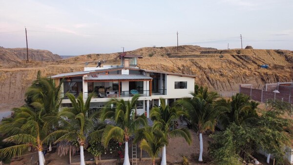 Lovely 5-bedroom House In Organos For Your Perfect Beach Getaway - Organos