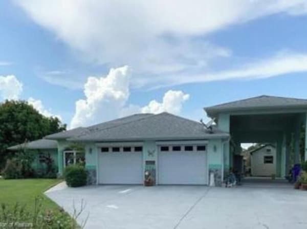 2-bedroom Lake Home W/new Kitchen, 2 Full Baths W/showers, Garden, Back Porch. - Lake Placid, FL