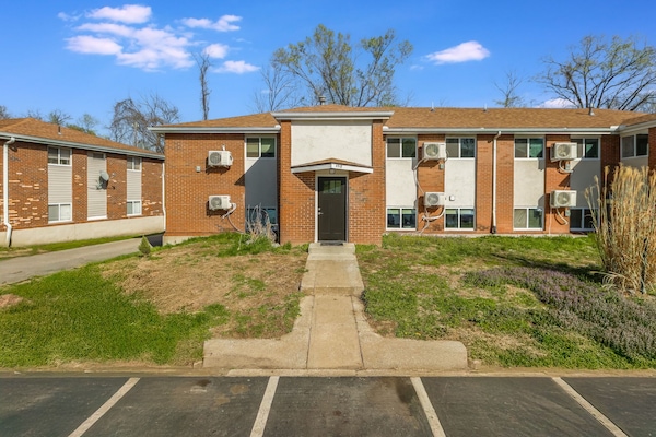 Unique 2-bedroom Apt In Calm Riverside Enroute Between Airport And Kansas City - Riverside, MO