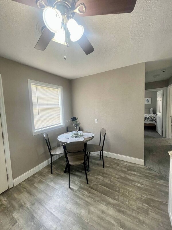 Cozy Three Bedroom Home, By Ft. Sill Main Gate! - 勞頓
