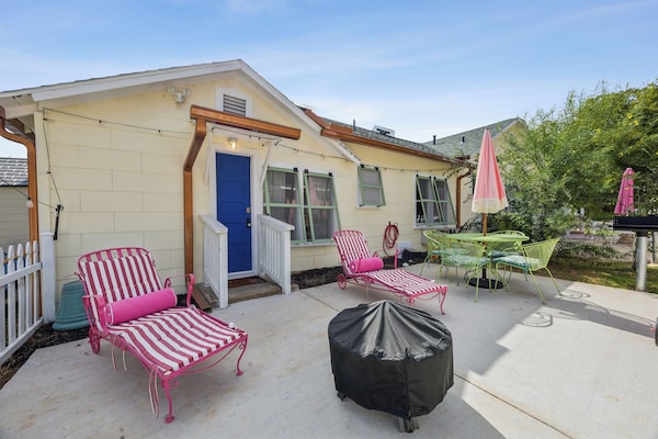 Cozy Lake Side Home A Block From Granbury Square - Granbury, TX
