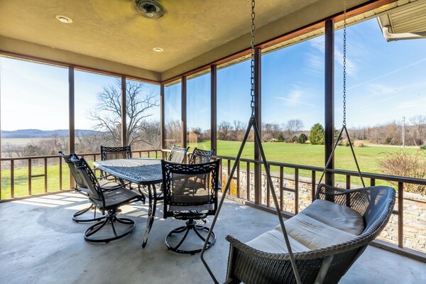 Jett Manor - Hermann, Mo 13-acre Private Estate W/ Hot Tub, Sauna & Scenic Views - Pinnacle Lake, New Florence