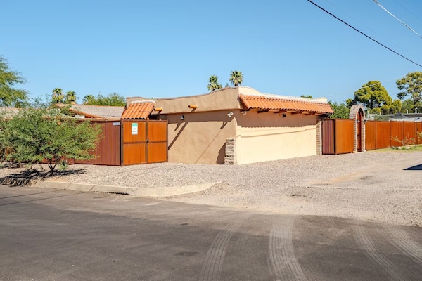 Cozy Casita With Private Courtyard And Cold A/c In East Tucson - Tucson, AZ