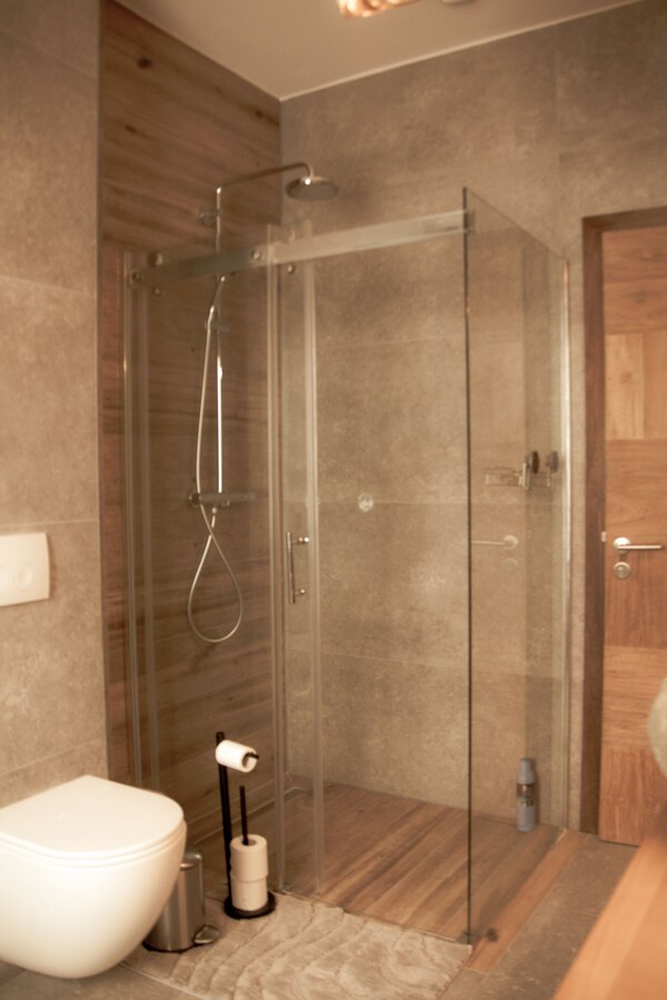 Ap1  3-bedrooms Apartment With Terrace Near Charleroi Airport - Charleroi