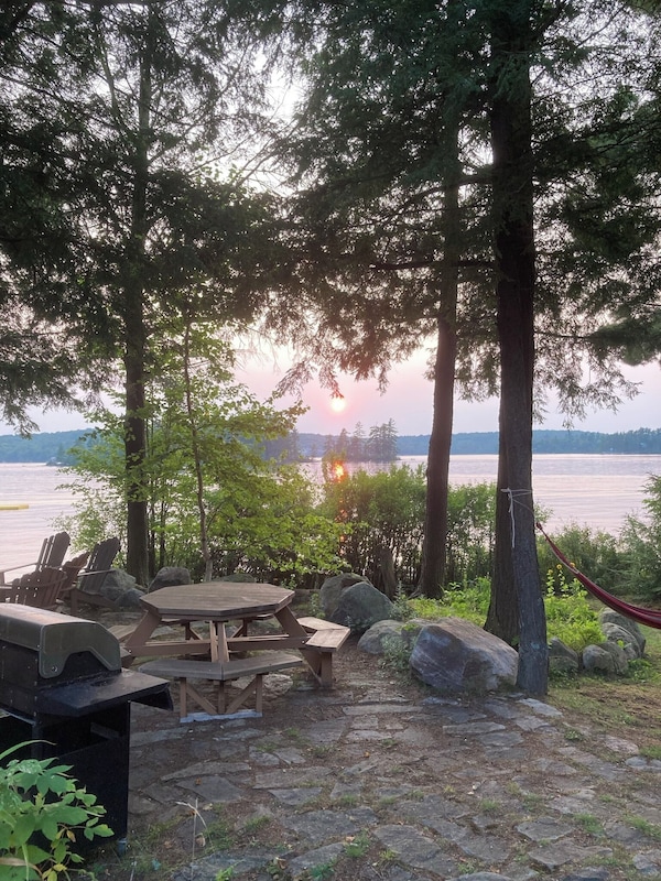 Private Lakefront Oasis With Bunkie, Hot Tub, Playground And Deep Water Dock - Ontario 60