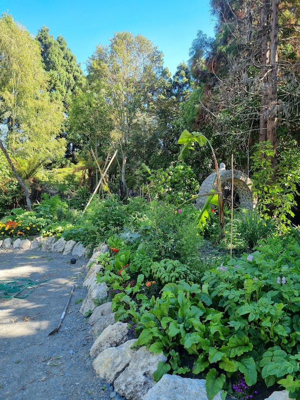 Large Riverside Home In Garden Setting Between Napier And Hastings - Havelock North