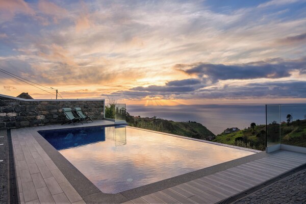 With Pool And Sea View - Vila Da Ribeira Da Vaca - Porto Moniz