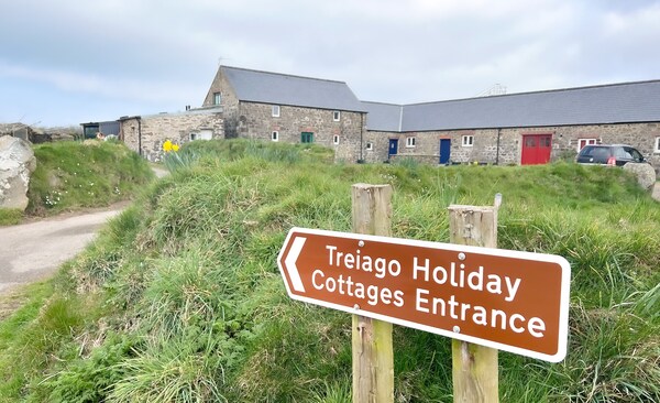 A Beautiful Pastoral Cottage In St Davids, Pembrokeshire - Solva