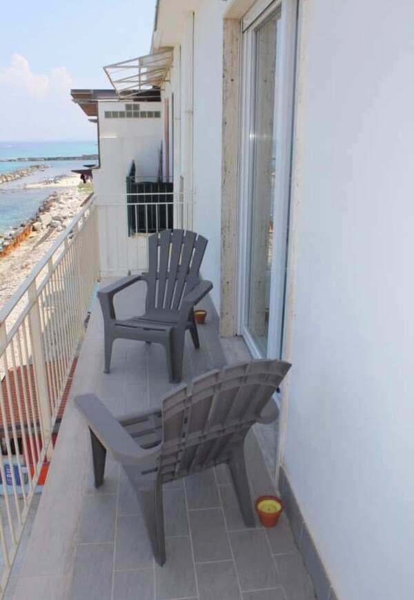 House By The Sea - Kalabrien