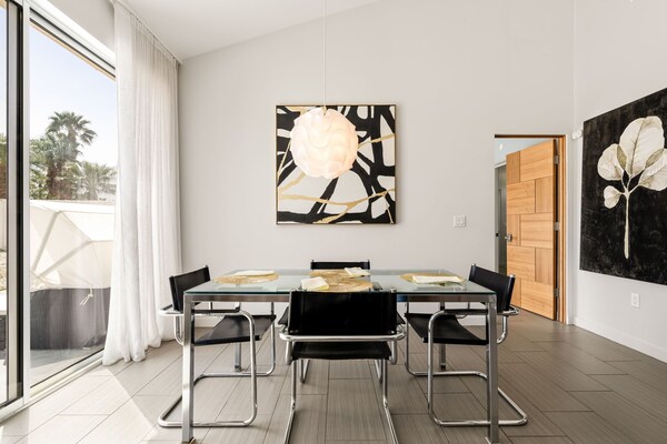 Luxury Palm Springs Retreat With Stunning Mountain Views - Cathedral City, CA