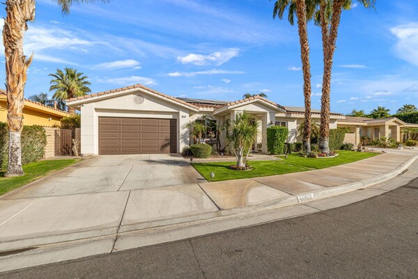 Luxury, Fully Furnished Home In Palm Desert! - Palm Desert, CA