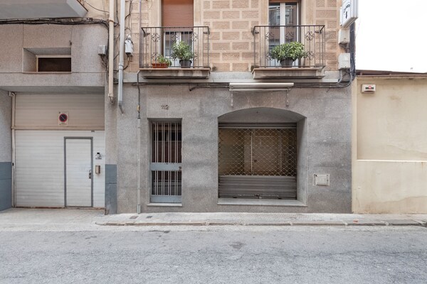 Apartamento 'Cozy Centre Manresa' Con Terraza Privada, Wi-fi Y Aire Acondicionado - Sallent