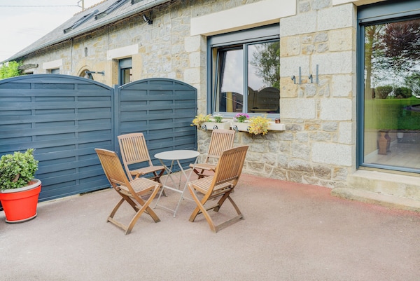 Vakantiehuis 'La Maison De La Rebergère' Met Gedeeld Terras, Gedeelde Tuin En Wi-fi - Fougères