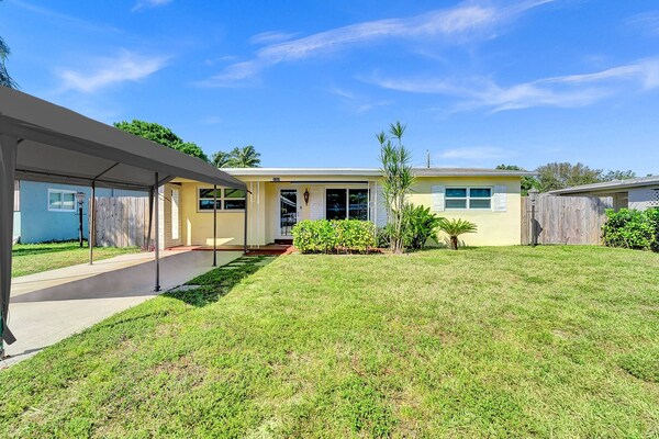 One Fully Furnished Room In A Stylishly Decorated 3-br Casa Dania  With Ac, Wifi - Dania Beach, FL