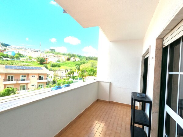 Lisbon, Modern T1 Apartment With Balcony In Barcarena, Oeiras - Oeiras