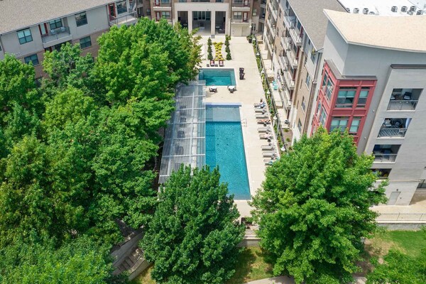 Luxury 2-bdrm Penthouse In Addison - Dallas, TX