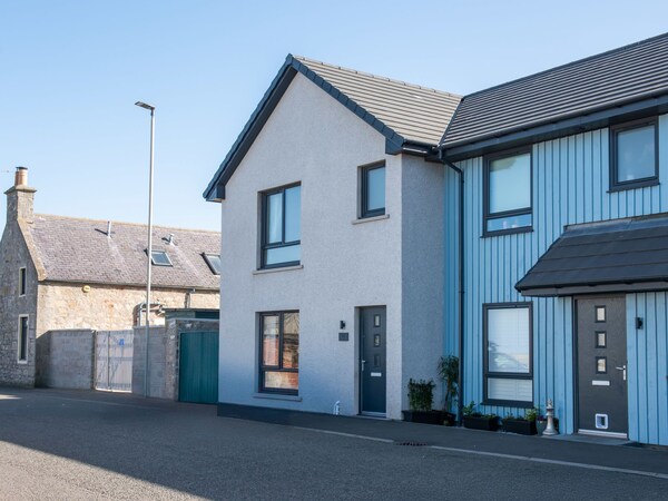 Shore Street By Interhome - Moray