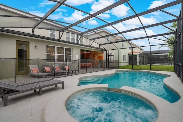 Retro Theater, Private Pool, Bright & Fun Near Disney: Orange Bird Manor - Davenport, FL