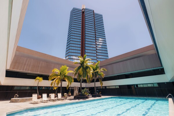 Bishop Suites @ Executive Centre, Ocean View Suite #3903, Heart Of Honolulu - Waipahu, HI