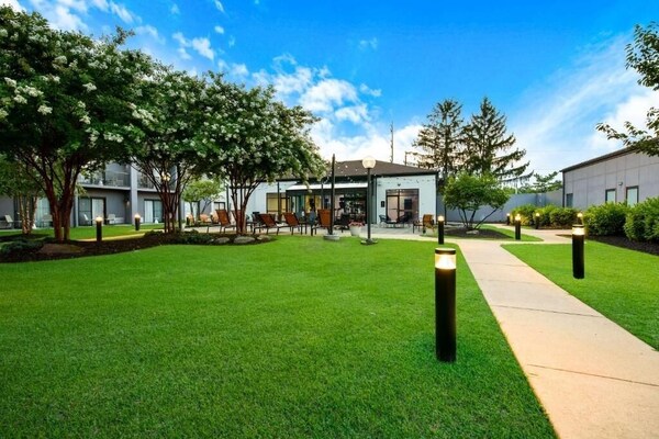 Convenient Stay, Superb Location! Short Drive To Philadelphia Zoo! Pets Allowed! - Philadelphia Airport (PHL)