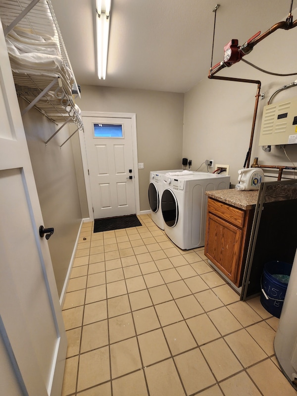 Charming 2-bedroom House In Delightful Grand Forks With Wifi - North Dakota