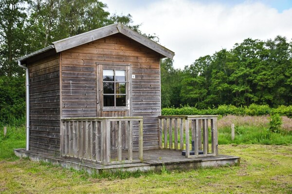 Log Cabins Are A Basic Accommodation If You Don't Want To Rent An Expensive Hotel Room Or Chalet. Ideal For Cyclists, Backpackers, And Hikers. - Noordwijkerhout