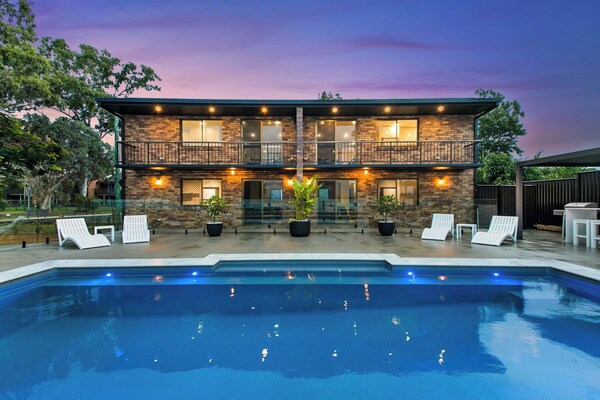 Enjoy Exclusive Use Of This Stunning Oceanfront Property Accommodating Up To 16. - Burrum Heads