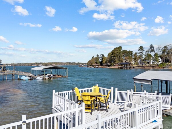 New Listing!--quiet Calm Deep Water Cove With Boat Slip, Boat House, Pier And Numerous Amenities! - Lake Norman, NC
