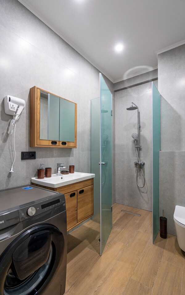 Charming 1-bedroom Apartment In Delightful T'bilisi With Wifi, Ac - Tiflis