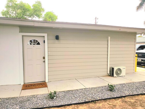 Airport Bunker #2 - Wonderfully Cozy 1bd/1ba - Brownsville, TX