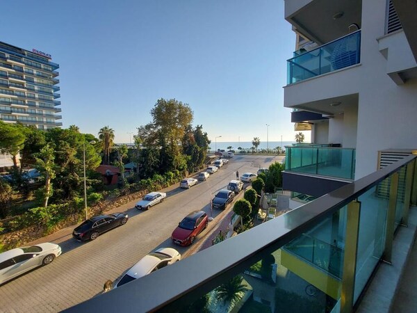 Apartments In Alania On The First Line, Sea And Mountain View - Alanya
