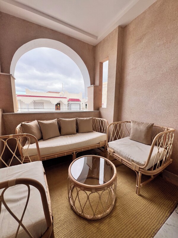 Elegant Villa Floor With 2 Balconies, 10min Airport - Tunis