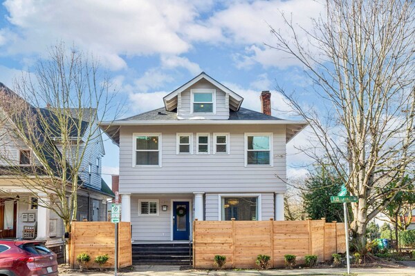 Vintage Meets Modern! Spacious Capitol Hill Single Family Home With 97 Walk Scor - Seattle, WA