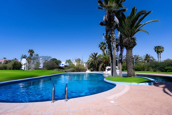 Villa Avec Piscine Dans Resort Golf - Bouznika
